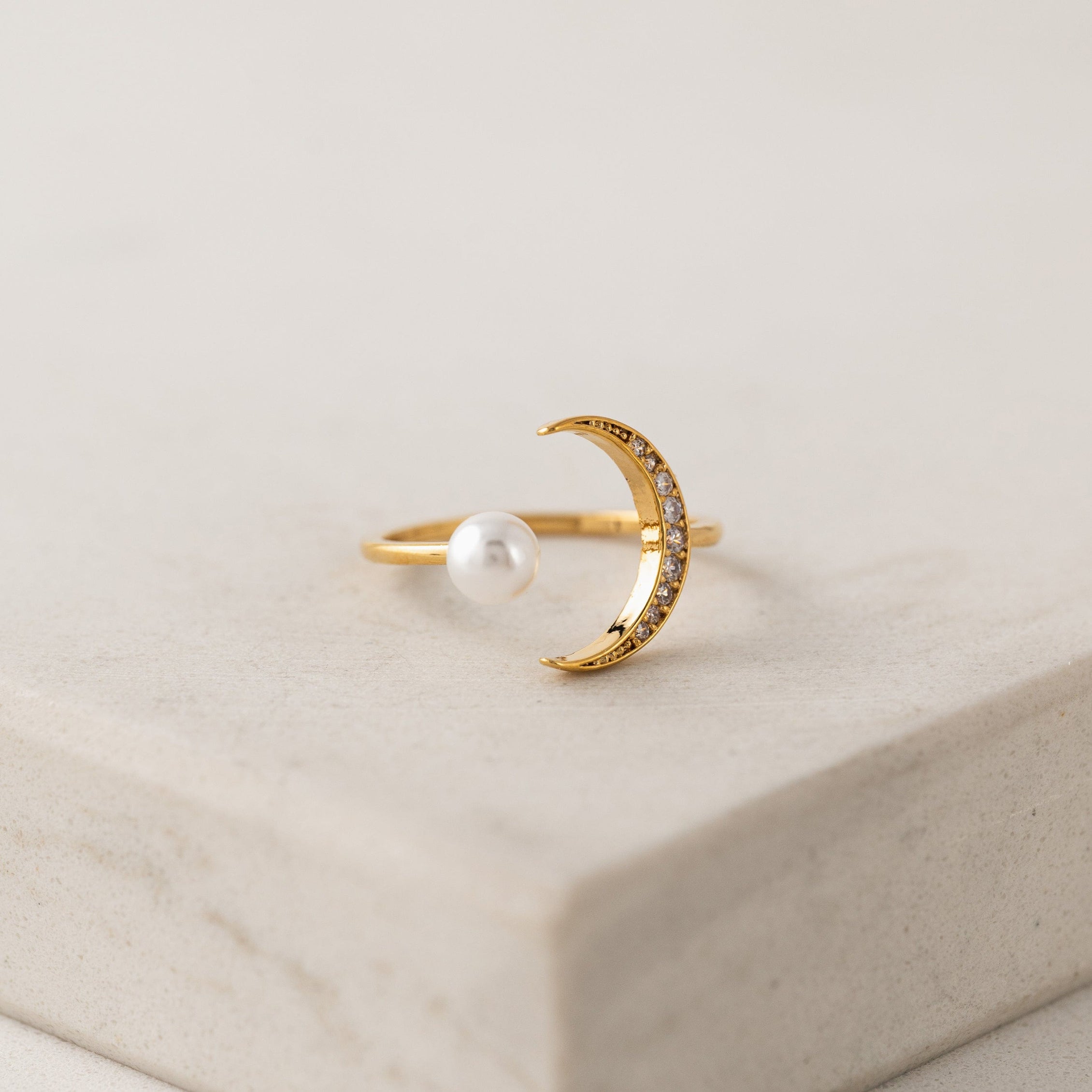 Neptune Pearl Moon Ring – Lover's Tempo