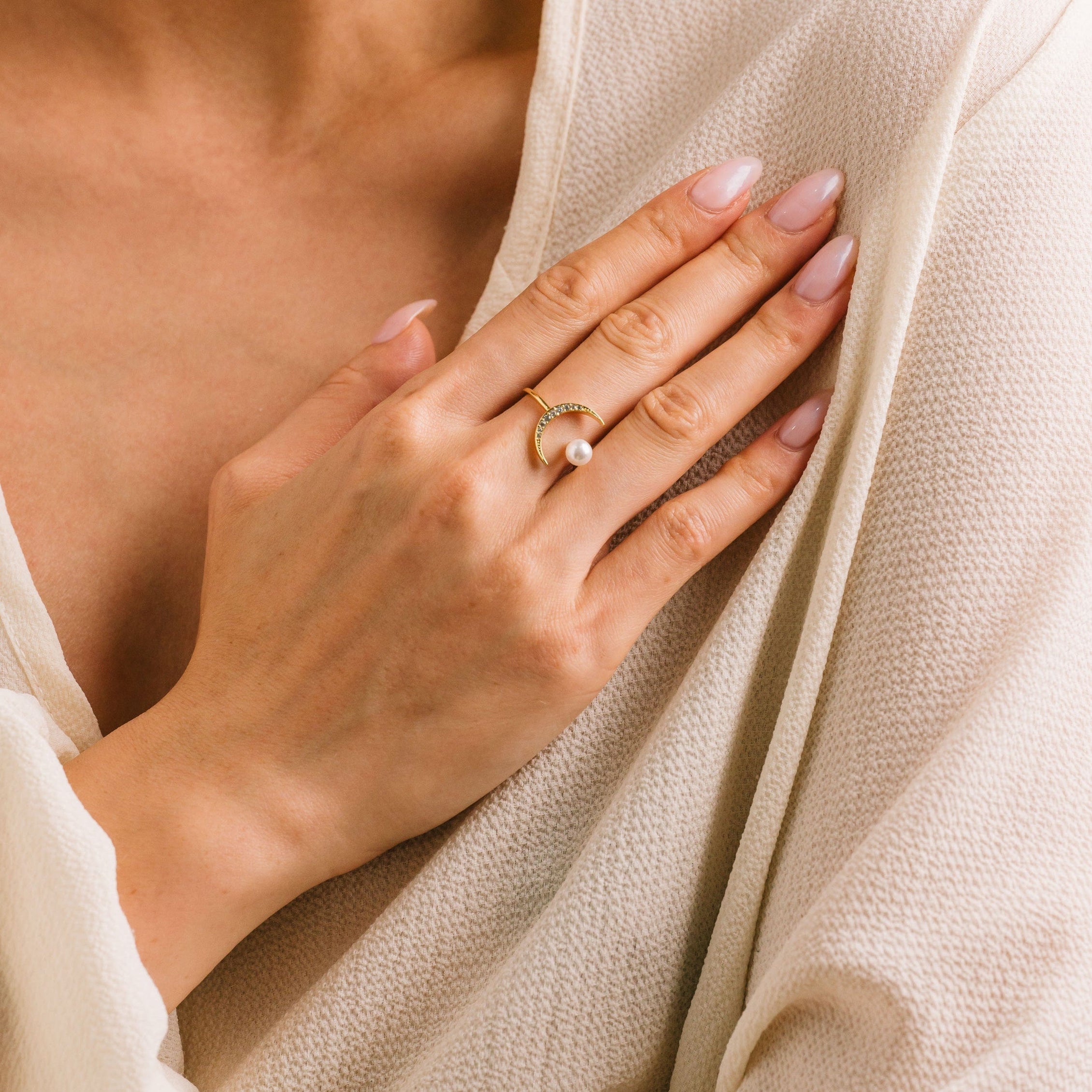 Neptune Pearl Moon Ring – Lover's Tempo